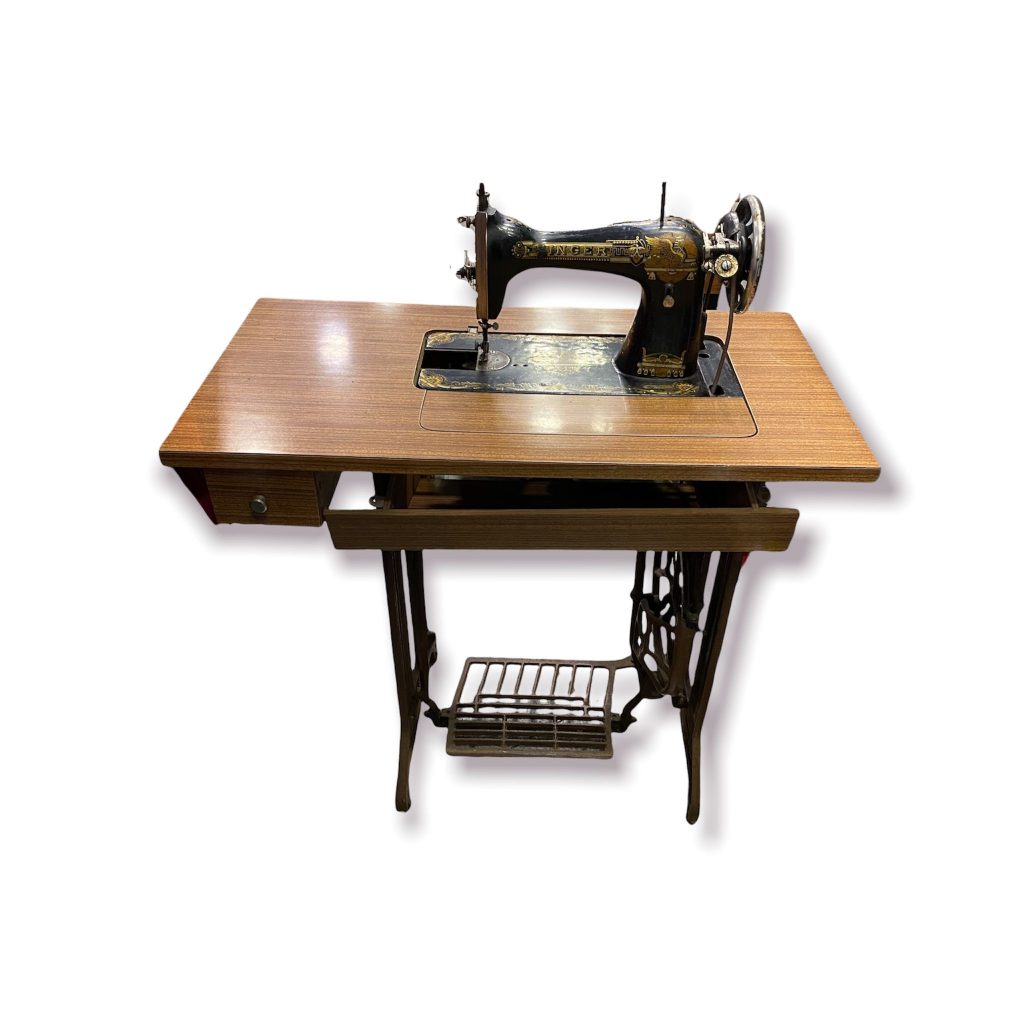 Maquina Costura Singer c/Movel de 1910 F 8433 – Back2Life.pt